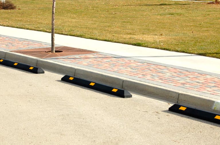 Recycled Rubber Parking Curb - J&H Builder's Warehouse